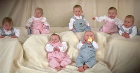 I Primi Sette Gemelli Sopravvissuti Fino Alletà Adulta Sono Ora Tutti