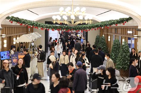 크리스마스 마을로 변신한 백화점 뉴스1