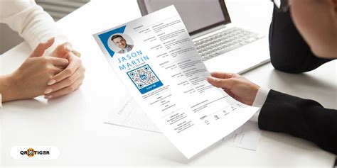 How to create a LinkedIn QR code with logo in 5 steps - Free Custom QR Code Maker and Creator ...