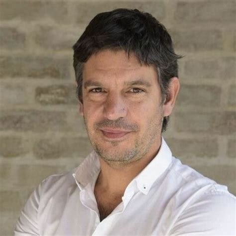 Stream Alejandro Zambrano Dir Zambrano And Cía By Valor Agregado
