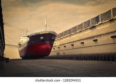 89 579 Propeller Vessel Stern Dry Dock View Royalty Free Images Stock