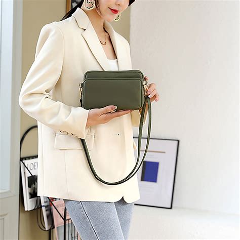 글램디브 당일출고여성가방 여름가방 데일리가방 심플가방 크로스백 여자가방 대학생가방 캠퍼스룩 오피스룩 보부상가방 로디느 사각 3포켓 숄더백 A2002