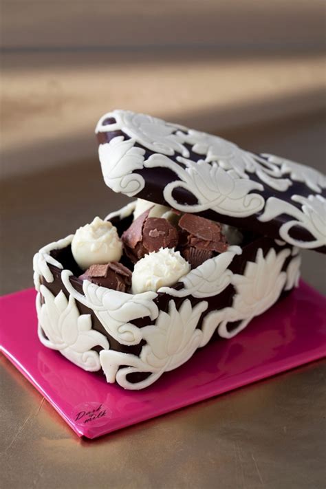 Chocolaterie Ръчно изработени шоколадови бонбони фигури и торти