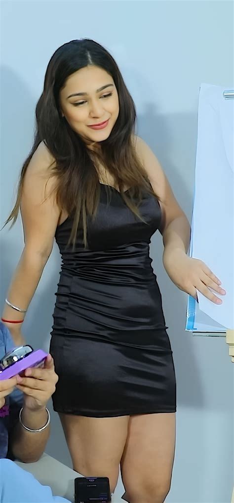 The Perfect Sexiest Girl Her Asssnavelthighs 🤤🥵 Dm Me For Hd