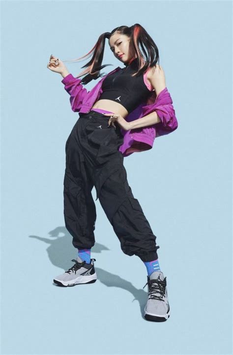 11 Refence Pose Ideas In 2025 Female Pose Reference Figure Poses