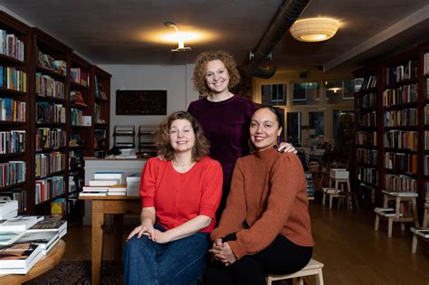 De Vrouwen Van De Java Bookshop Nemen De Linnaeus Boekhandel Over Een Aanbod Dat Ze Niet Konden