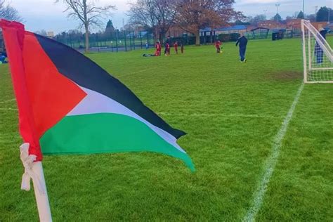 Fa Minta Klub Sepakbola Amatir Mencabut Bendera Sepak Pojok Palestina