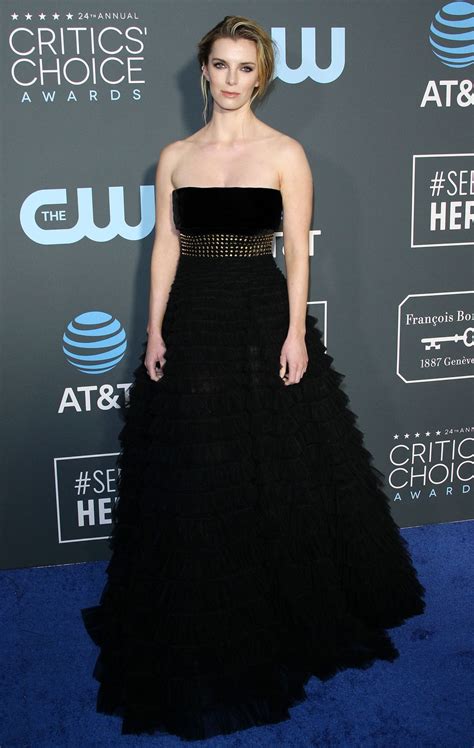 Betty Gilpin 2019 Critics Choice Awards • Celebmafia