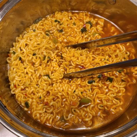 잘 먹는 먹보들 무슨 라면인지 맞혀보셈 Daum 카페