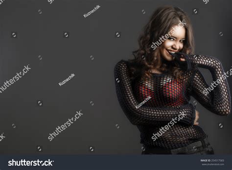 Sexy Girl Model Looks Bra Shirt库存照片254517583 Shutterstock