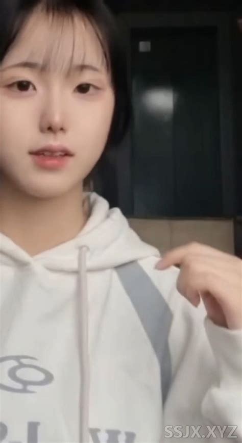 [5v 167m]韩国超高颜值女大学生给男友私拍福利被流出 道具自慰 户外露出 浴室诱惑 绅士 · 精选