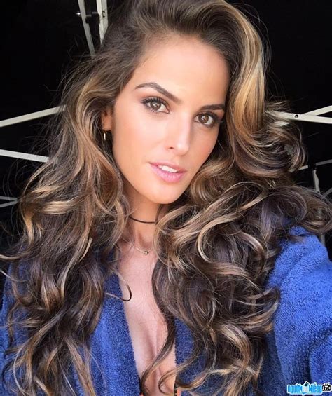 Model Izabel Goulart Profile Age Email Phone And Zodiac Sign