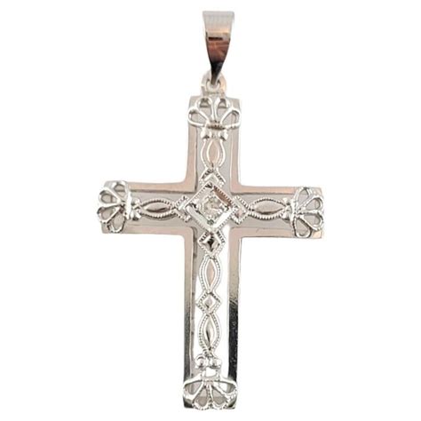 14k White Gold Cross Pendant With Diamond For Sale At 1stdibs