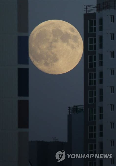 100년 만에 가장 둥근 달 2022년 추석 보름달 뜨는 시간은…지역별 달맞이 명소 눈길