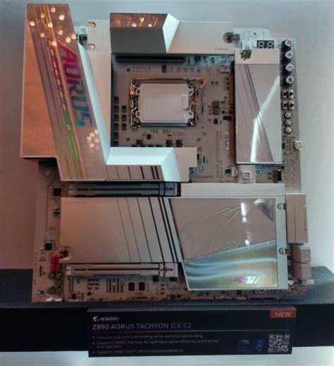کامپیوتکس 2025 شرکت گیگابایت از دومین نسخه مادربرد Z890 Aorus Tachyon Ice رونمایی کرد بنچیمو