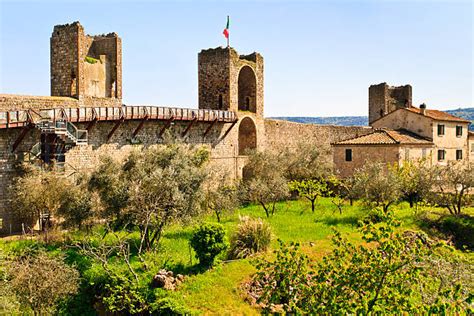 Monteriggioni Fotos Banco De Fotos E Imágenes De Stock Istock