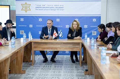 ელჩის ვიზიტი სკოლაში Oravner Ge