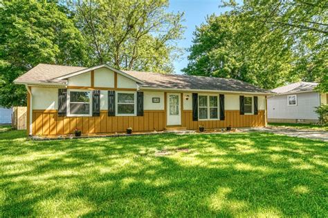 640 Apache Lane Lowell In 46356 Mls 804602 Coldwell Banker
