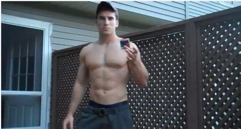 Hunks In Pictures Shirtless Guy Solves Rubik S Cube While Doing One Handed Push Ups VIDEO