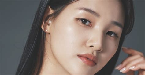 황우림 새 프로필 공개…우아美부터 러블리 완벽 소화