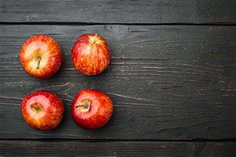맛있는 빨간 사과 검은 나무 테이블 배경에 상단 보기 평면 누워 텍스트복사 공간 0명에 대한 스톡 사진 및 기타 이미지 0명 건강한 식생활 검은색 Istock