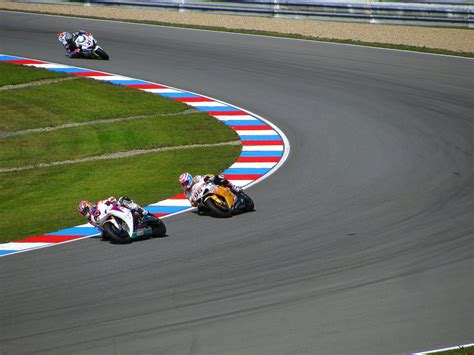 무료 이미지 구조 선로 차량 속도 경쟁 경마장 경마 대회 빠른 회로 브르노 모터 스포츠 공식 1 경주