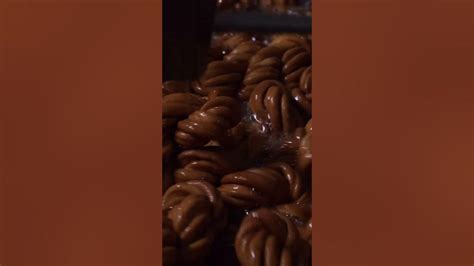 전국에 딱 한곳 남은 과자공장의 옛날 꽈배기 과자 만드는 과정 Koreanstreetfood Streetfood Youtube