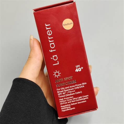 کرم ضدآفتاب رنگی ایده‌آل لافارر خشک و معمولی آرایشی نیلو