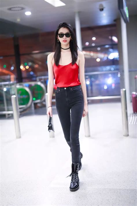 觉得女生穿吊带太暴露？这更取决于你的审美是否健康 搜狐大视野 搜狐新闻