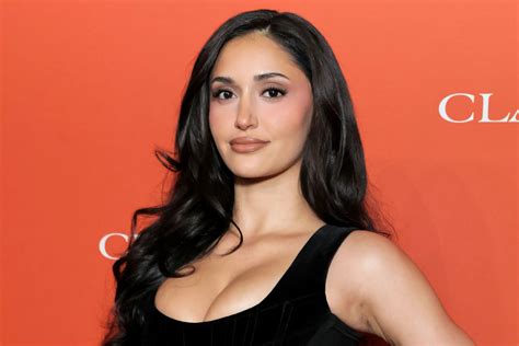 Leah Kateb Reveals The Secret To Her Flawless Glam — That She Does