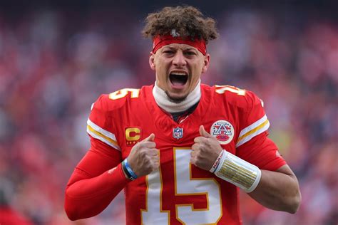 Fans React To Chiefs Patrick Mahomes Already Getting Bailed Out By Refs Newsweek