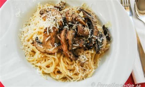 Pasta Med Svampsås