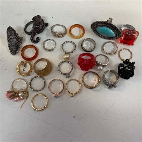 25x Assorted Costume Jewellery Rings Please Read Description S