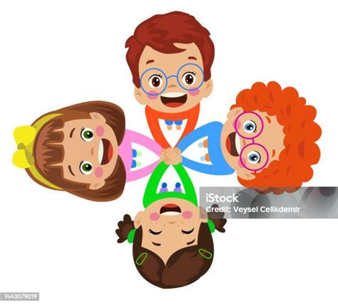 행복한 다인종 아이들이 점프하고 웃고 있습니다 손을 잡고 있는 아이들 행복과 재미있는 개념 Championship에 대한 스톡 벡터 아트 및 기타 이미지 Istock