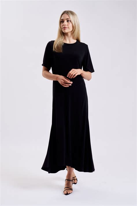 Elegant Mature Womens Dresses For All Occasions