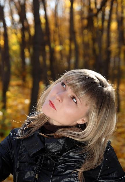 Premium Photo Portrait Of Pretty Girl Looking Upward