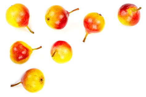 잘 익은 빨간 노란 배 과일 복사 공간 텍스트와 흰색 배경에 고립 최고의 볼 수 있습니다 평면 위치 패턴 0명에 대한 스톡 사진 및 기타 이미지 Istock