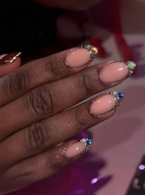 Комплект Разкошни Press On Изкуствени Нокти 24 броя Буржоазен Модел Френски Стил със Златен