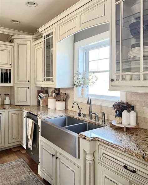 32 Ideal Backsplash For Busy Granite In Your Kitchen