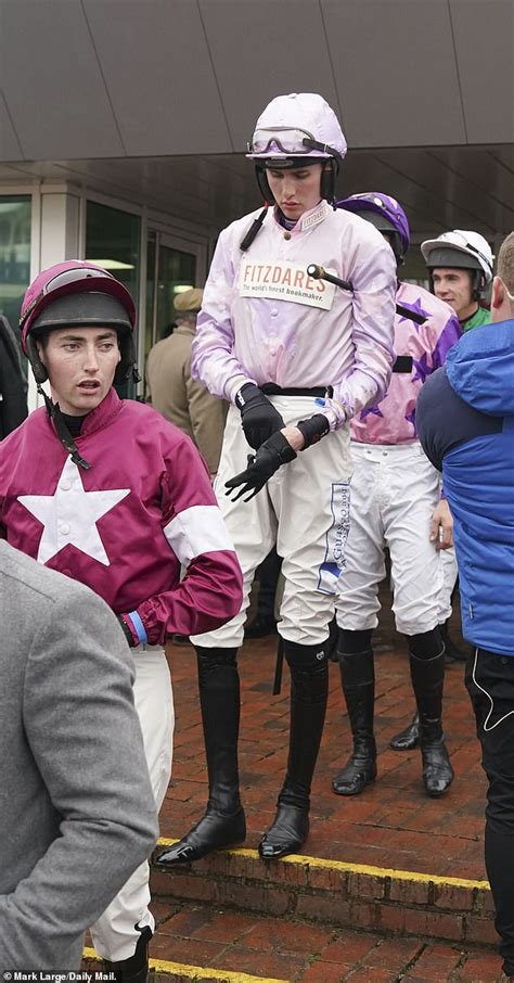 Meet the world's tallest jockey! Jack Andrews is 6ft 4in and is riding ...