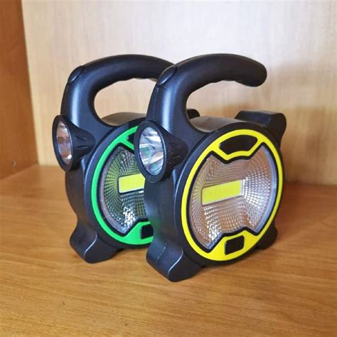 Потужний Led ліхтар на батарейках з двома освітлювальними елементами добре освітлює кімнату