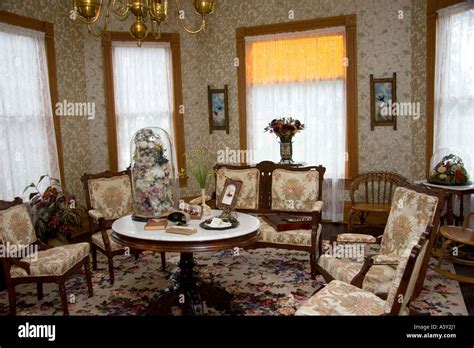 Parlor Room In A House At Ethan Fuhrman Blog