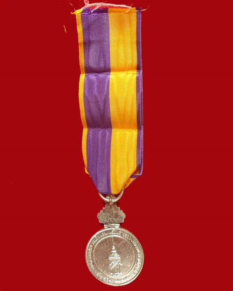 เหรียญเงินแพรแถบที่ระลึกพระราชพิธีสถาปนาสมเด็จพระเทพฯ 5 ธันวาคม 2520 พระเครื่อง พระแท้ Webpra