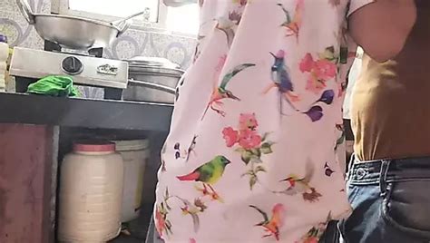 Desi Ladaki Ne Padai Karane Ke Bahane Apane Yaar Ke Sath Kiya Sex