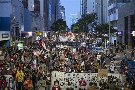 Protestos Contra Bolsonaro Reúnem Milhares Nas Ruas Em Meio à Pandemia