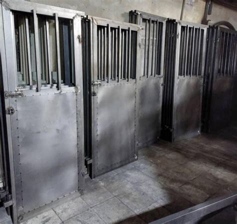 درب انباری پشت بام چهارچوب فلزی در اصفهان