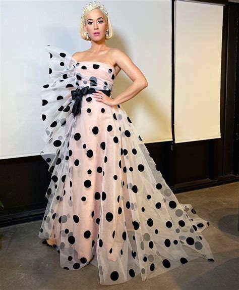 Katy Perry In Carolina Herrera Barefoot Duchess A Personal Style Blog