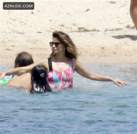 Penelope Cruz Sexy Hits The Beach With Javier Bardem On Their Sun