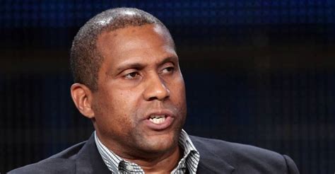 Tavis Smiley Suspended From Pbs Show The Fader
