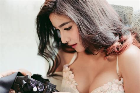 배경 화면 모델 긴 머리 아시아 사람 사진술 드레스 흑발 분열 브래지어 유행 란제리 코코 로자 레스 태국 의류 아름다움 여자 신부 헤어